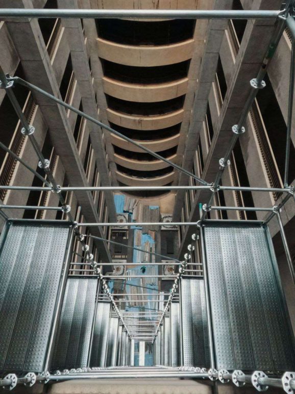 Holiday Villa: Modular Scaffolding for Hotel Renovation